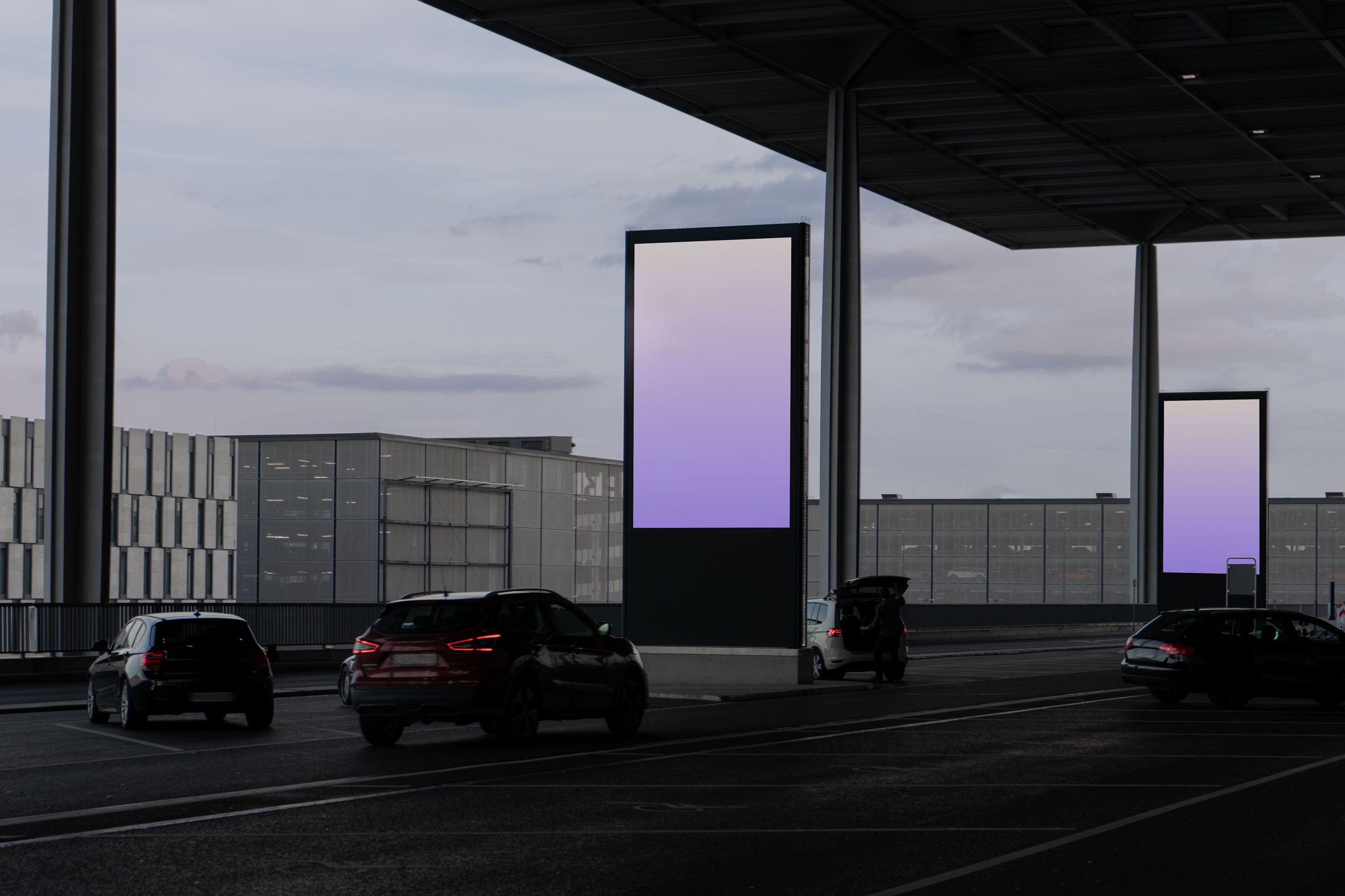 TR10 — Airport Parking Screens – Directory